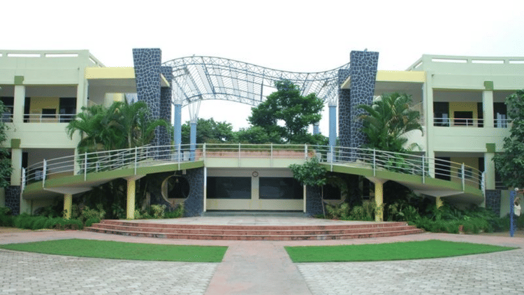 Indore News:स्कूल की लैब में फटा केमिकल फ्लास्क, एसिड गिरने से बच्चे ...