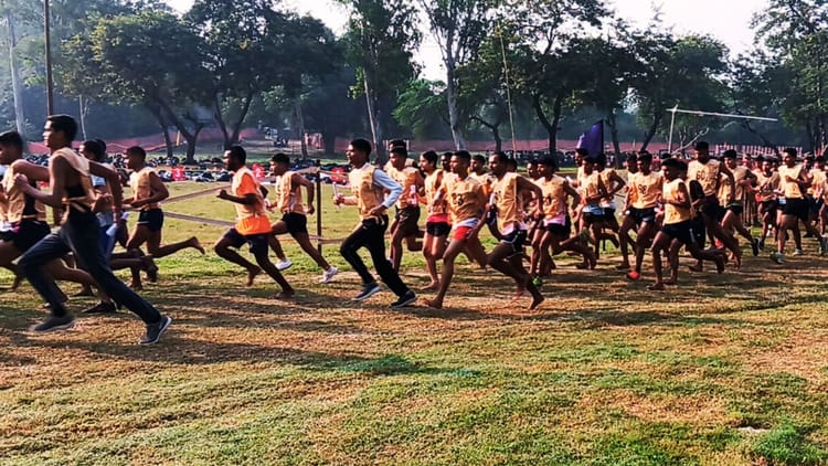अग्निवीर भर्ती :844 युवाओं ने लगाई दौड़, 395 हुए सफल, एक का पैर टूटा ...