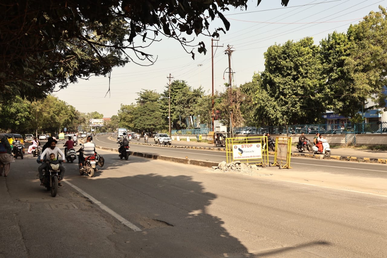 Indore:इंदौर में बीआरटीएस तोड़ने का मचाया हल्ला, काम फिर हुआ बंद, छह ...