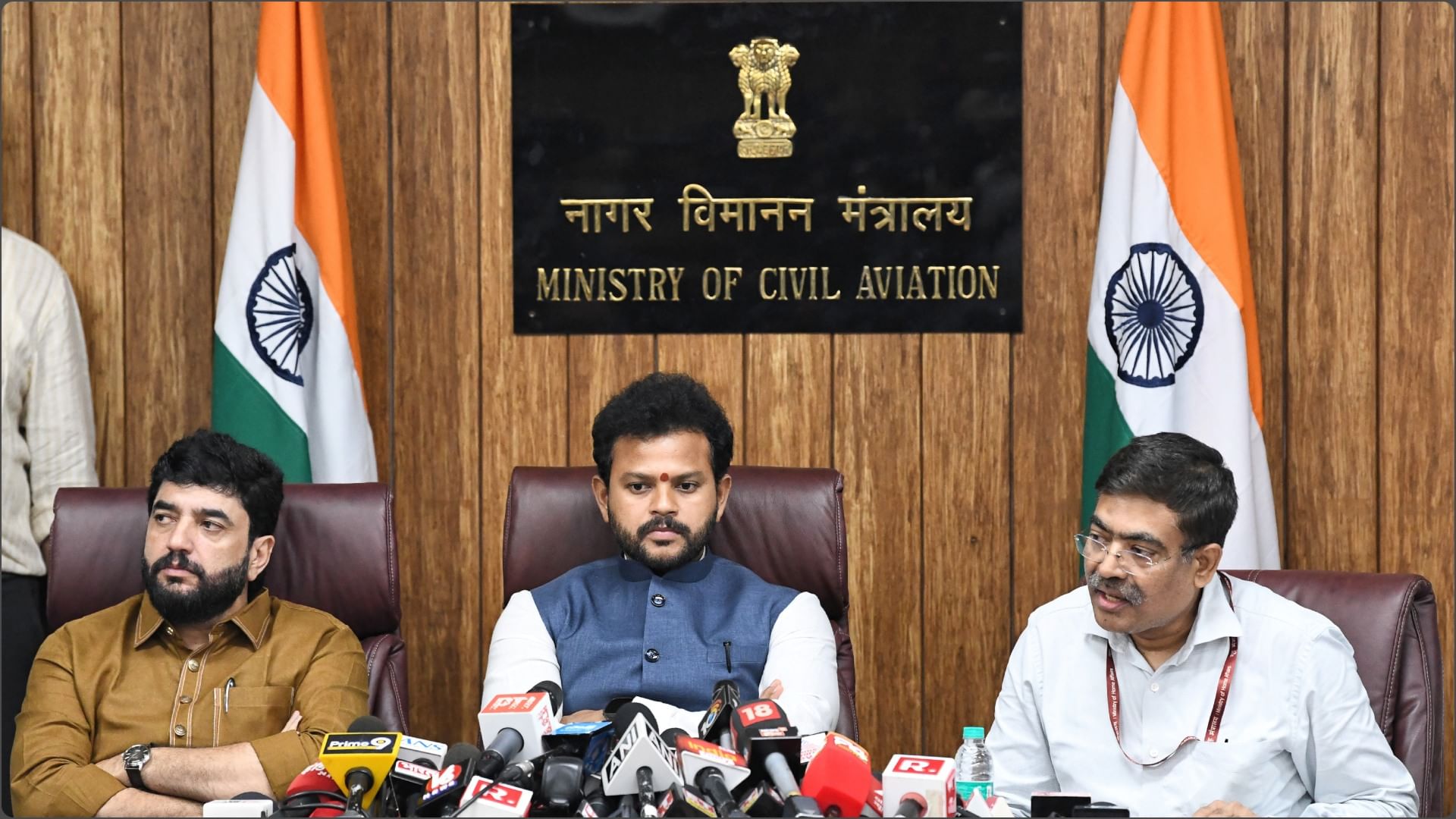 देश के बड़े हवाईअड्डों पर पुराने सिस्टम बदलने की मांग:सरकार से बोले Aai ...