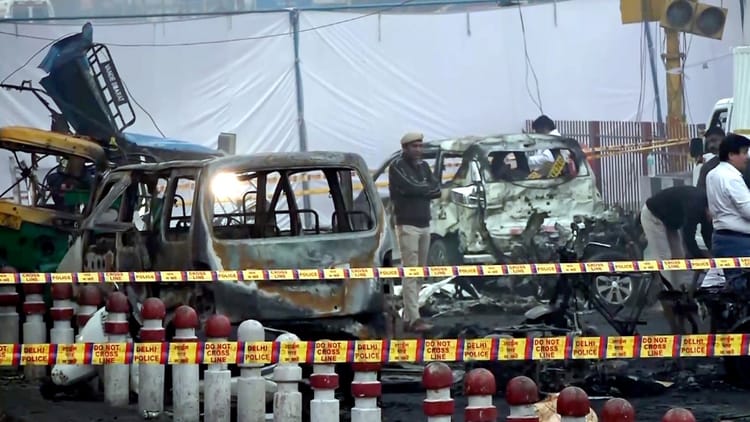 Delhi Blast News Live:मृतकों के परिवारों को दिल्ली सरकार देगी 10 लाख ...