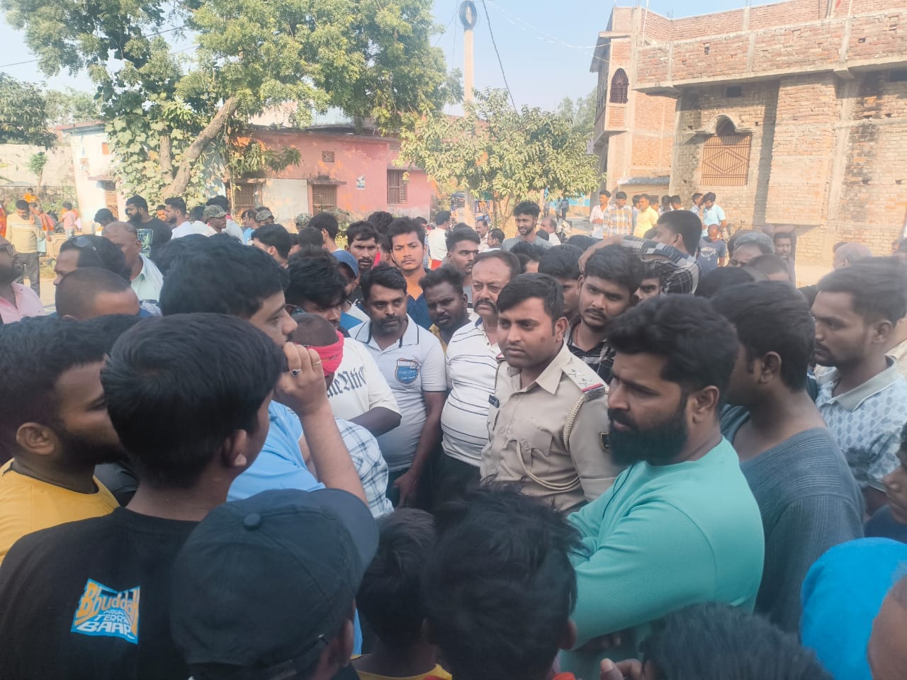 Bihar News:तेज रफ्तार ट्रक की चपेट में आने से वृद्ध की मौत से मचा बवाल ...