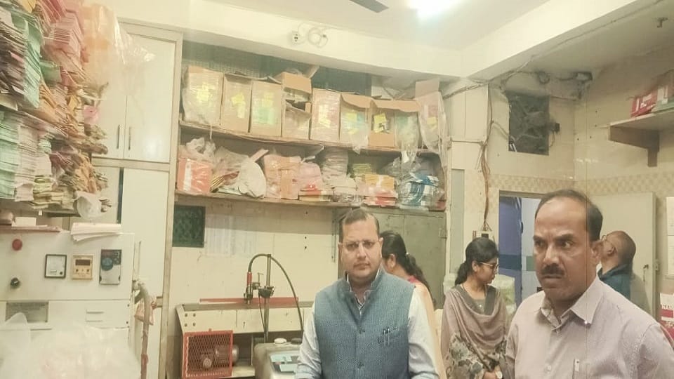 Aligarh News:कुंजीलाल फूड्स के राजभोग का नमूना भरा, सिंध स्वीट हाउस को ...