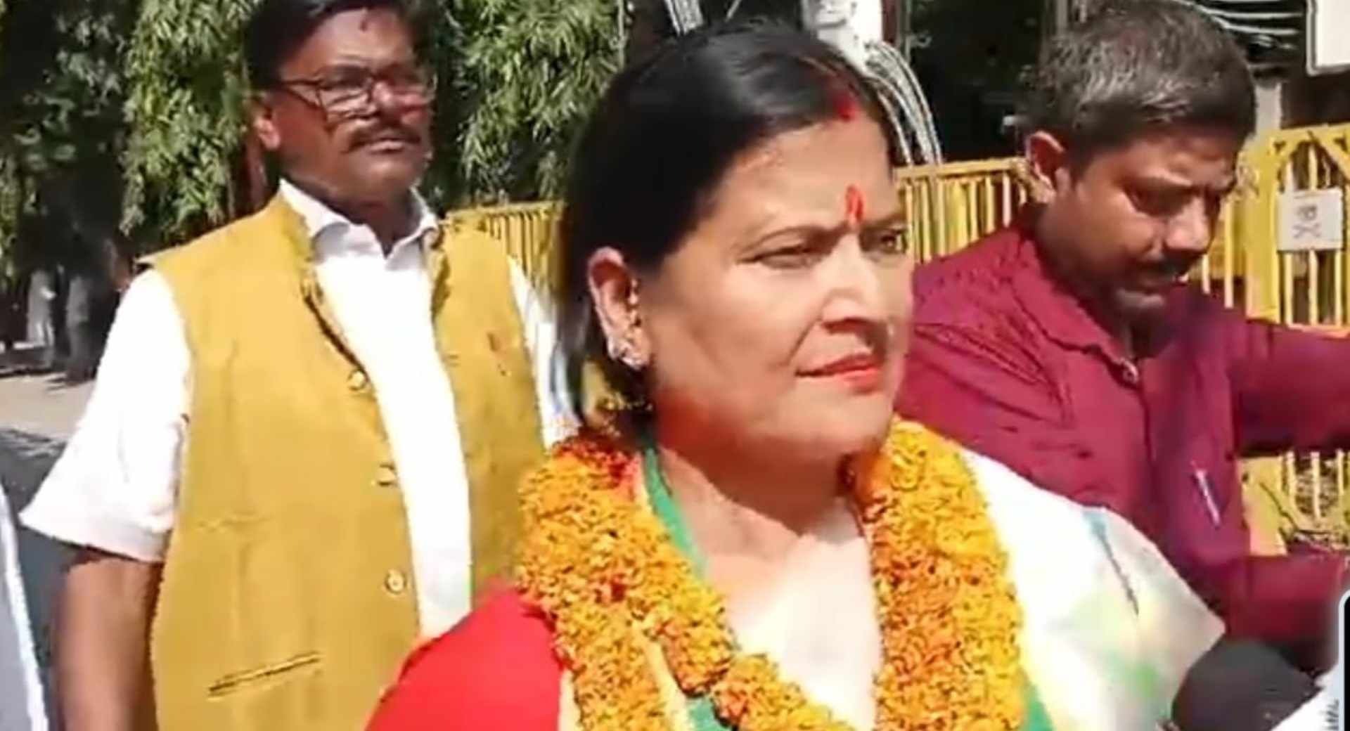 Bihar:औराई की पहली बार की विधायक रमा निषाद ने ली शपथ, भोगेन्द्र सहनी को ...