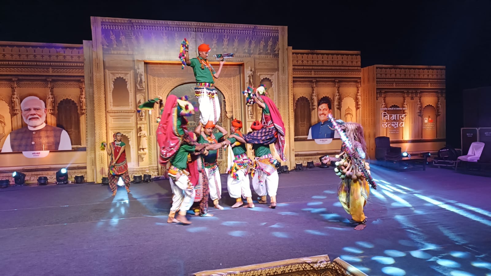 नर्मदा तट पर निमाड़ उत्सव का धमाल:गोटीपुआ नृत्य ने मोह लिया मन, छोटे ...