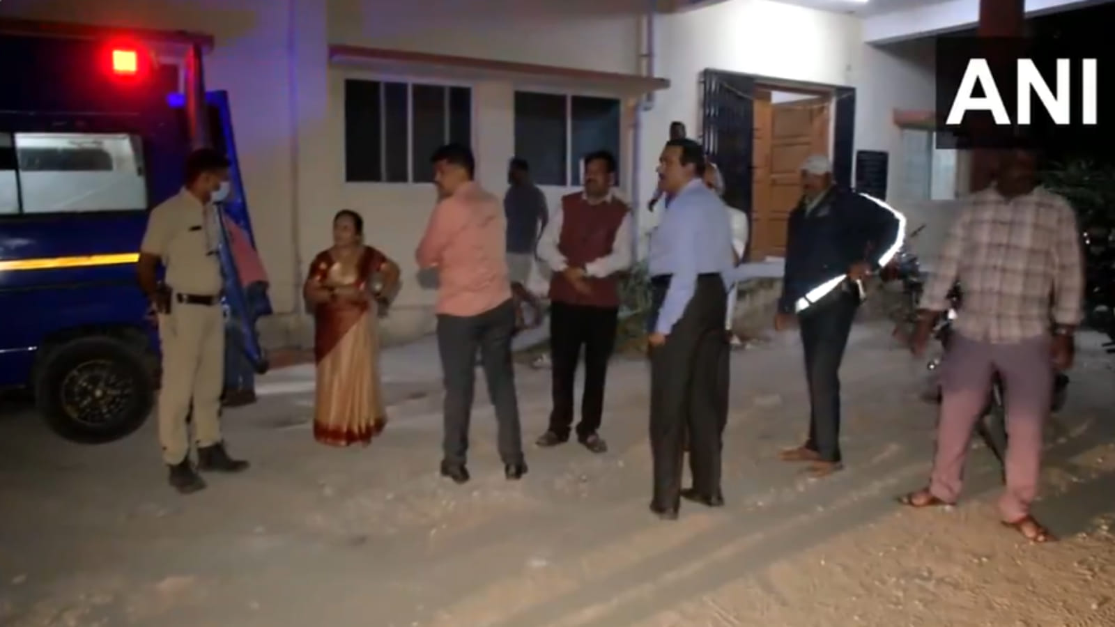 Karnataka:आईएएस अधिकारी महंतेश बिलगी समेत तीन की मौत, कलबुर्गी में हुई ...