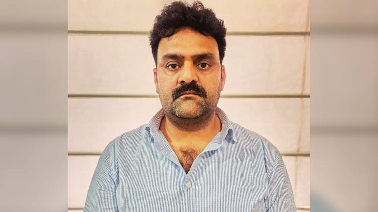 Up:कफ सिरप...पूर्व सांसद का करीबी लखनऊ से अरेस्ट, अमित टाटा के साथ रहता ...