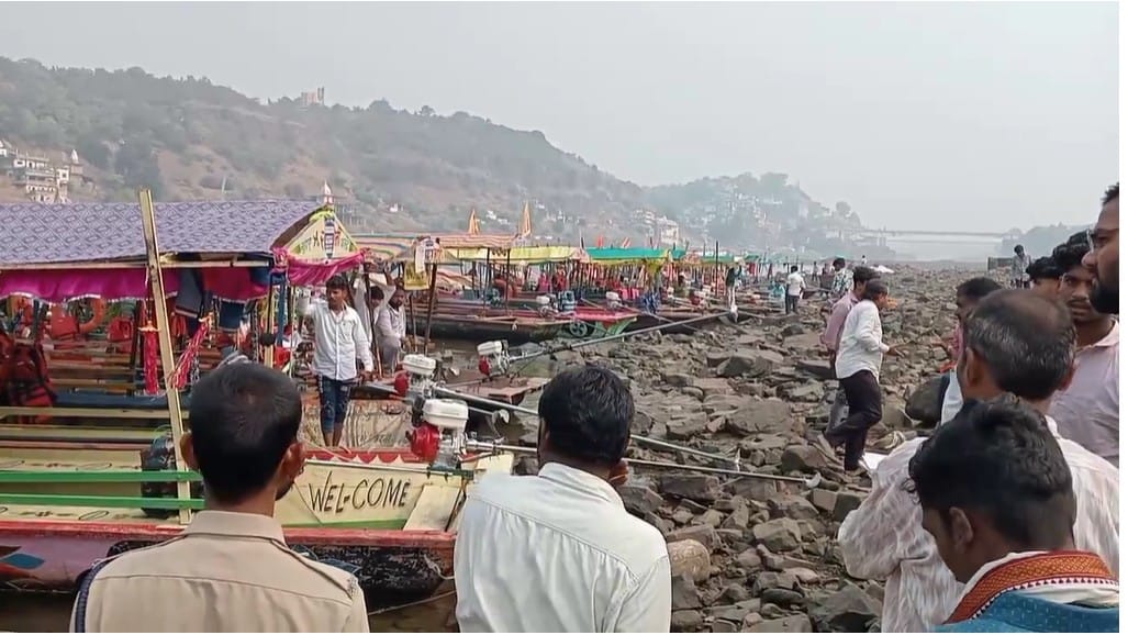 Omkareshwar:नर्मदा नदी में संचालित नौकाओं का सर्वे शुरू, सुरक्षा और ...