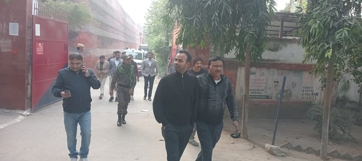 Bihar Police:बेऊर सेंट्रल और बाढ़ जेल में छापेमारी, अधिकारियों ने ...