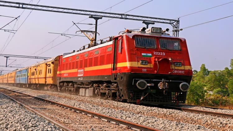 आठ जनवरी तक बदले रूट से जाएगी ग्वालियर-बरौनी मेल:झांसी के प्लेटफार्म पर निर्माण से प्रभावित हुईं ...