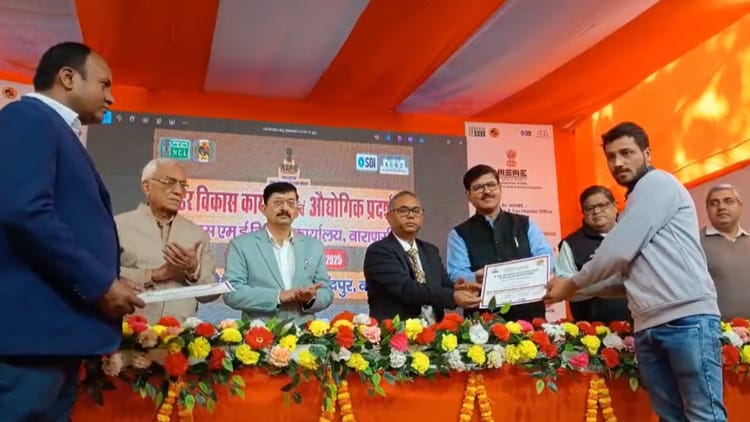 Varanasi:वेंडर डेवलपमेंट प्रोग्राम शुरू, युवाओं को दिया गया प्रशिक्षण ...