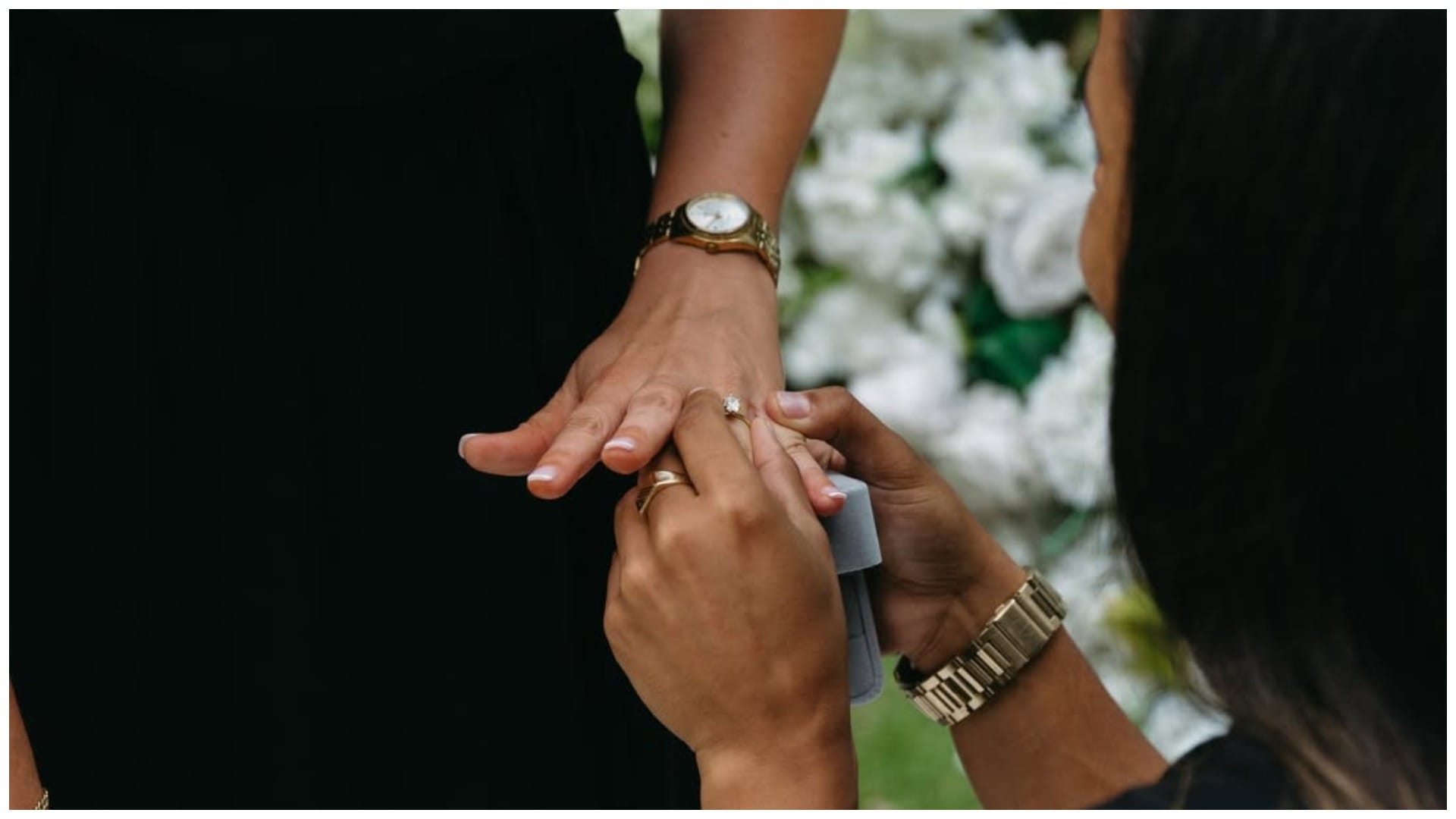 Chloe Tryon Engaged:दक्षिण अफ्रीका की महिला क्रिकेटर ने गर्लफ्रैंड से की सगाई, घुटने के बल बैठकर ...