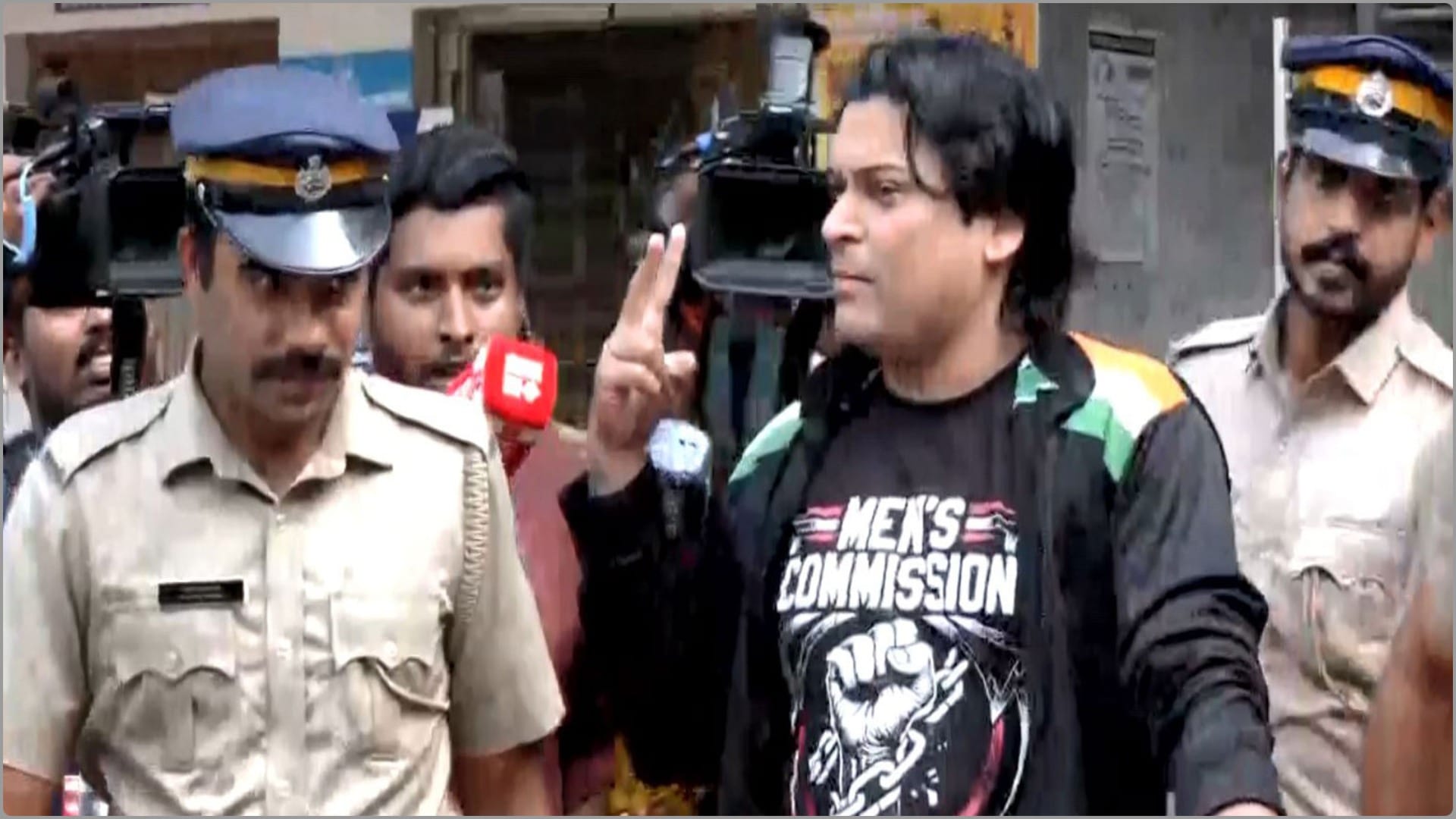 Kerala:'पुरुषों की आजादी की लड़ाई', निलंबित केरल Mla ममकूटाथिल मामले ...