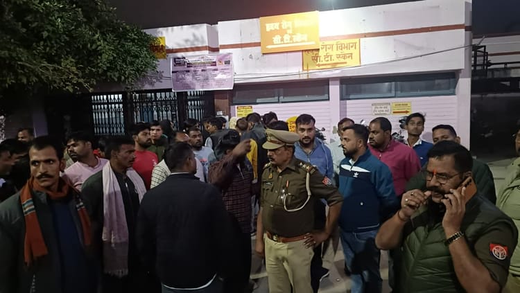 बाराबंकी में सड़क हादसा:डेढ़ घंटे तक नहीं मिली एंबुलेंस, बाबा–पोते की ...