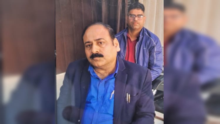 Shamli:कलेक्ट्रेट में बड़ा भ्रष्टाचार पकड़ा, एआईजी स्टांप और सहायक 1 ...