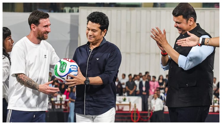 Messi In Mumbai :मुंबई में दिखा मेसी का क्रेज, वानखेड़े स्टेडियम में ...