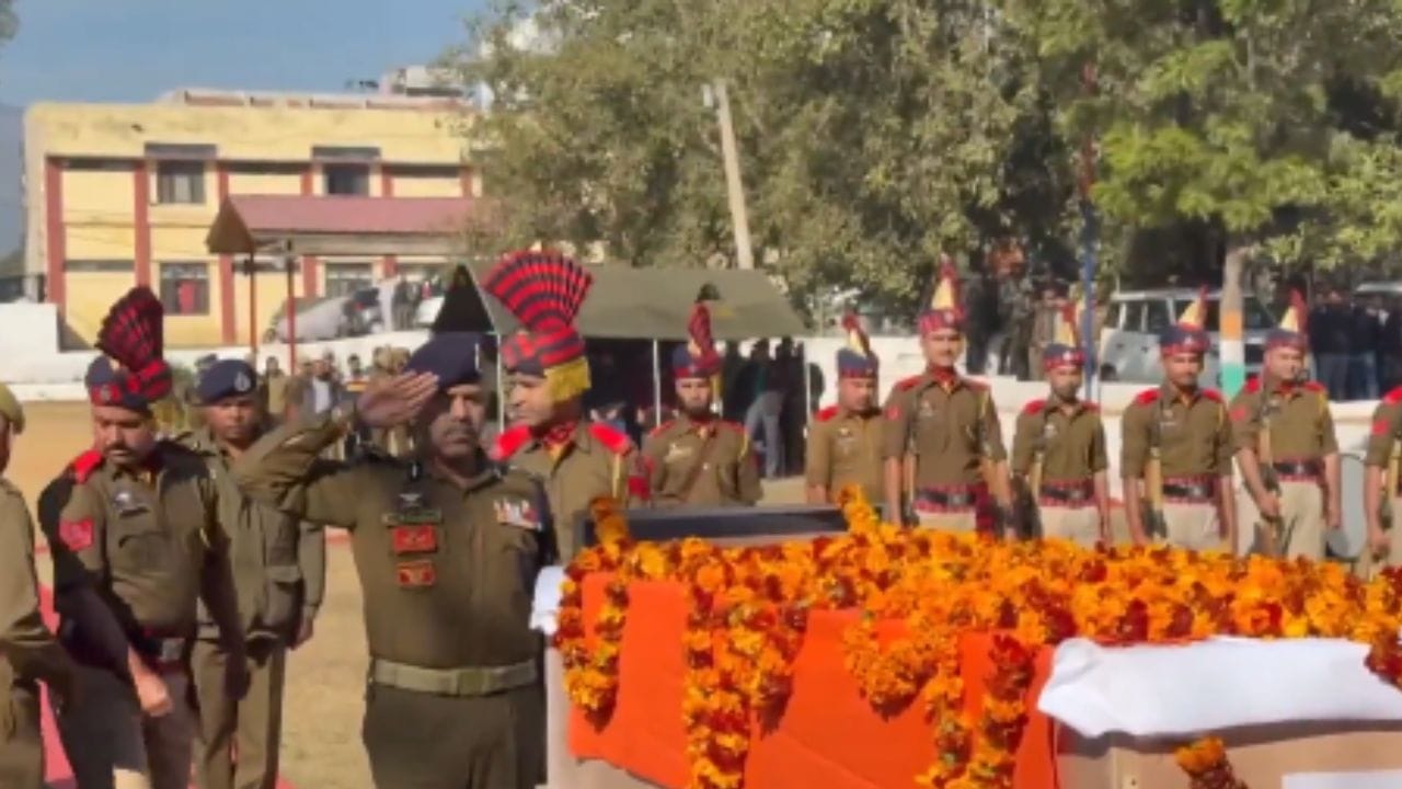 बहादुरी की मिसाल:उधमपुर मुठभेड़ में बलिदान, एसओजी जवान अमजद अली खान को दी गई भावपूर्ण ...