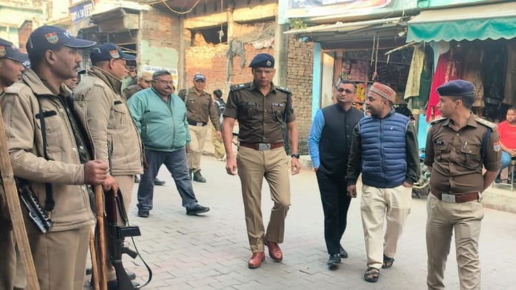 तुषार हत्याकांड:एसएसपी ने किया हत्यारोपियों के घरों का दौरा, लटके मिले ...