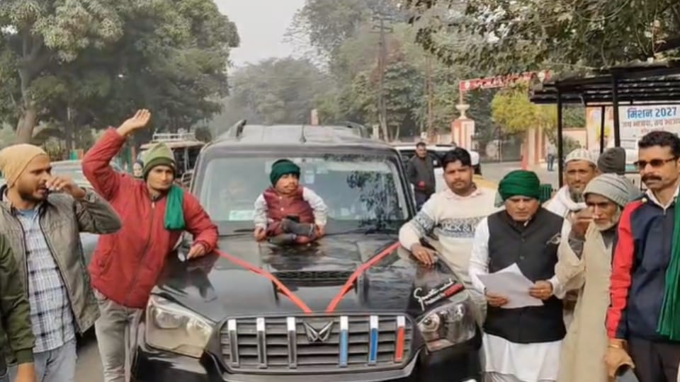 Meerut:किसानों की लड़ाई लड़ रहे डेढ़ फीट के मोहसिन, कई आंदोलनों में ले ...