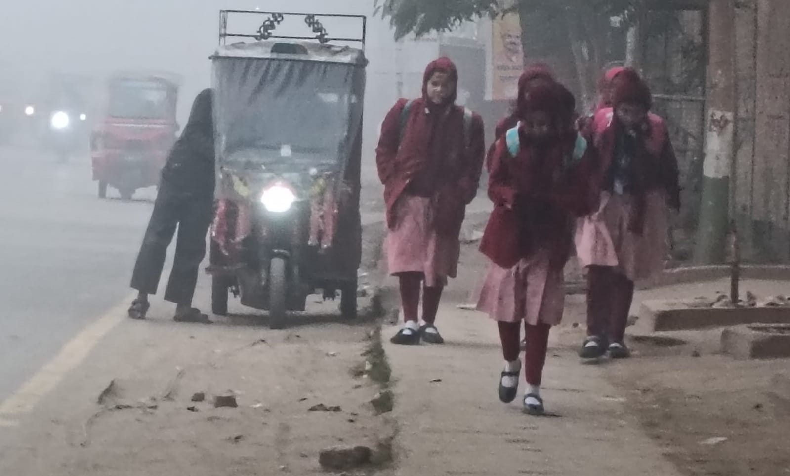 Bihar News:बढ़ते ठंड के कारण पटना के सभी स्कूल बंद, डीएम ने जारी किया ...