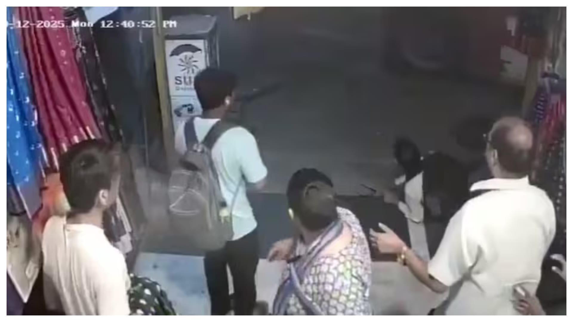 Mumbai Bus Accident:लोगों को कुचलते हुए बेस्ट बस का खौफनाक सीसीटीवी ...