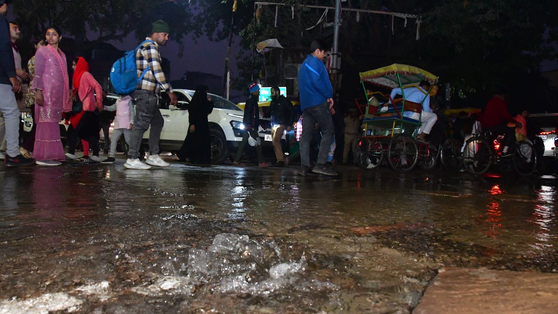 ये कैसी व्यवस्था:वाराणसी में 400 किमी सीवर-पानी की लाइन साथ, 28 वार्ड ...