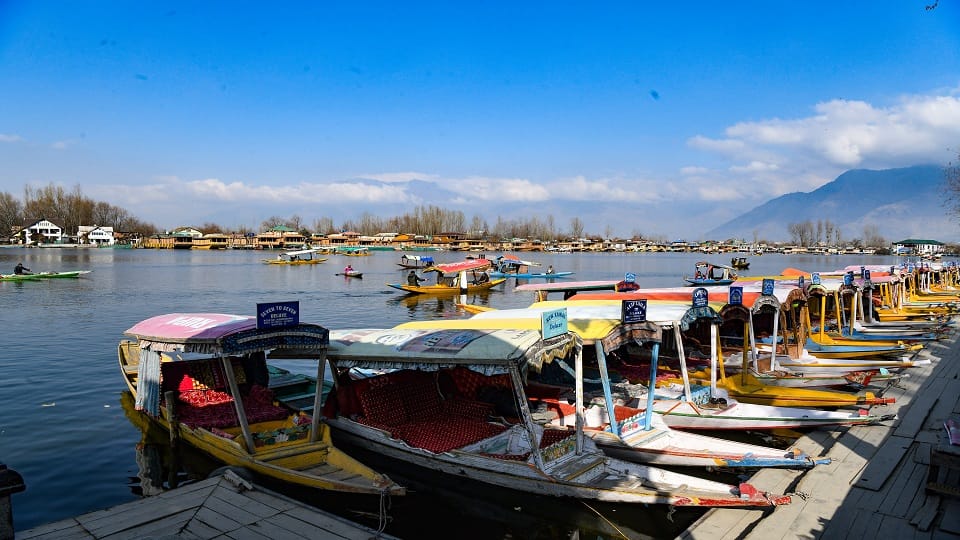 Jammu Kashmir Weather:तीन दिन बर्फबारी के बाद धूप ने दी राहत, सुधरा ...