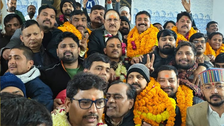 सेंट्रल बार चुनाव:939 मतों से जीतकर प्रेम प्रकाश गौतम बने सेंट्रल बार ...