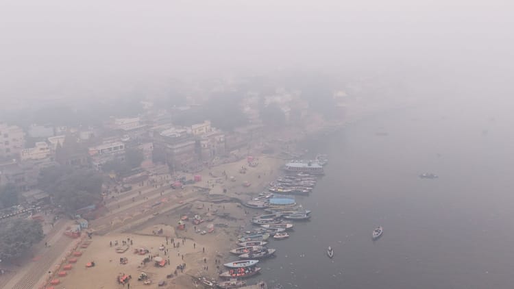 Varanasi Weather:काशी ही कैलास... 56 साल में पांचवीं बार इतना ठिठुरा ...