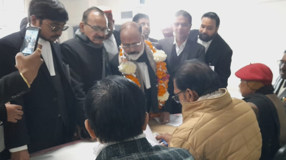 बार एसोसिएशन चुनाव:96 प्रत्याशी मैदान में उतरे, जुलूसों से गुलजार रही ...