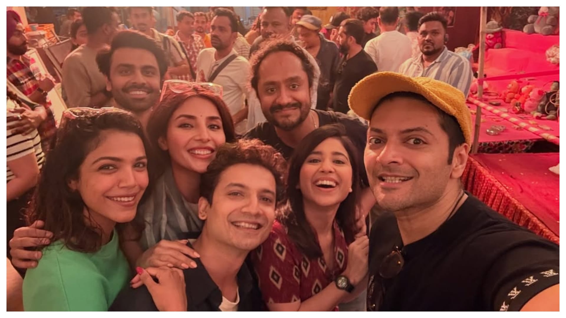 अली फजल ने 'मिर्जापुर द फिल्म' के सेट से शेयर की दिलचस्प तस्वीर, फैंस ...