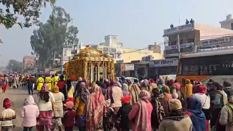 Hapur News:गुरु गोबिंद सिंह के प्रकाश पर्व पर निकाला गया भव्य नगर ...