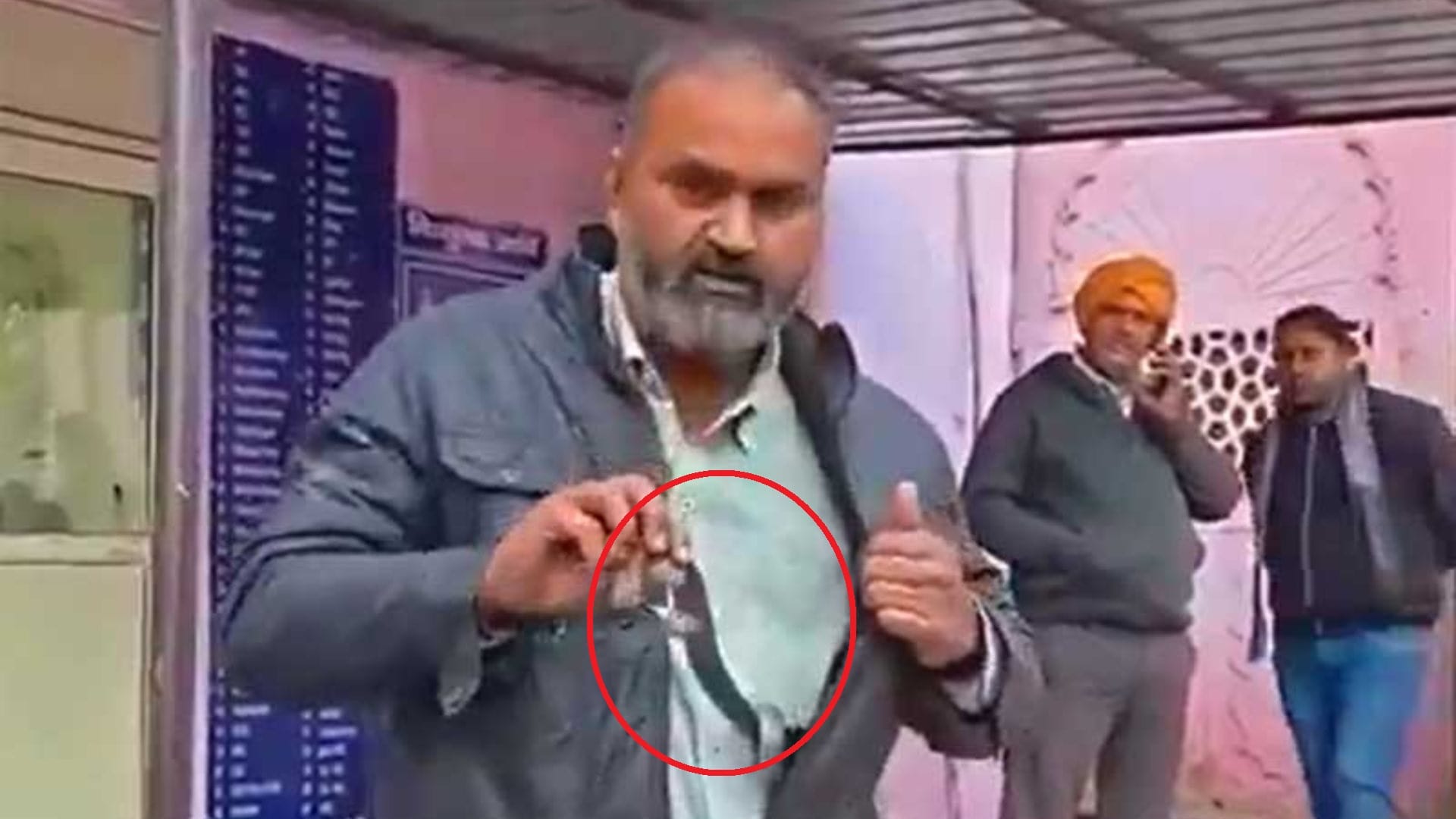 Viral News:सांप ने काटा तो जेब में जिंदा कोबरा लेकर पहुंचा अस्पताल ...