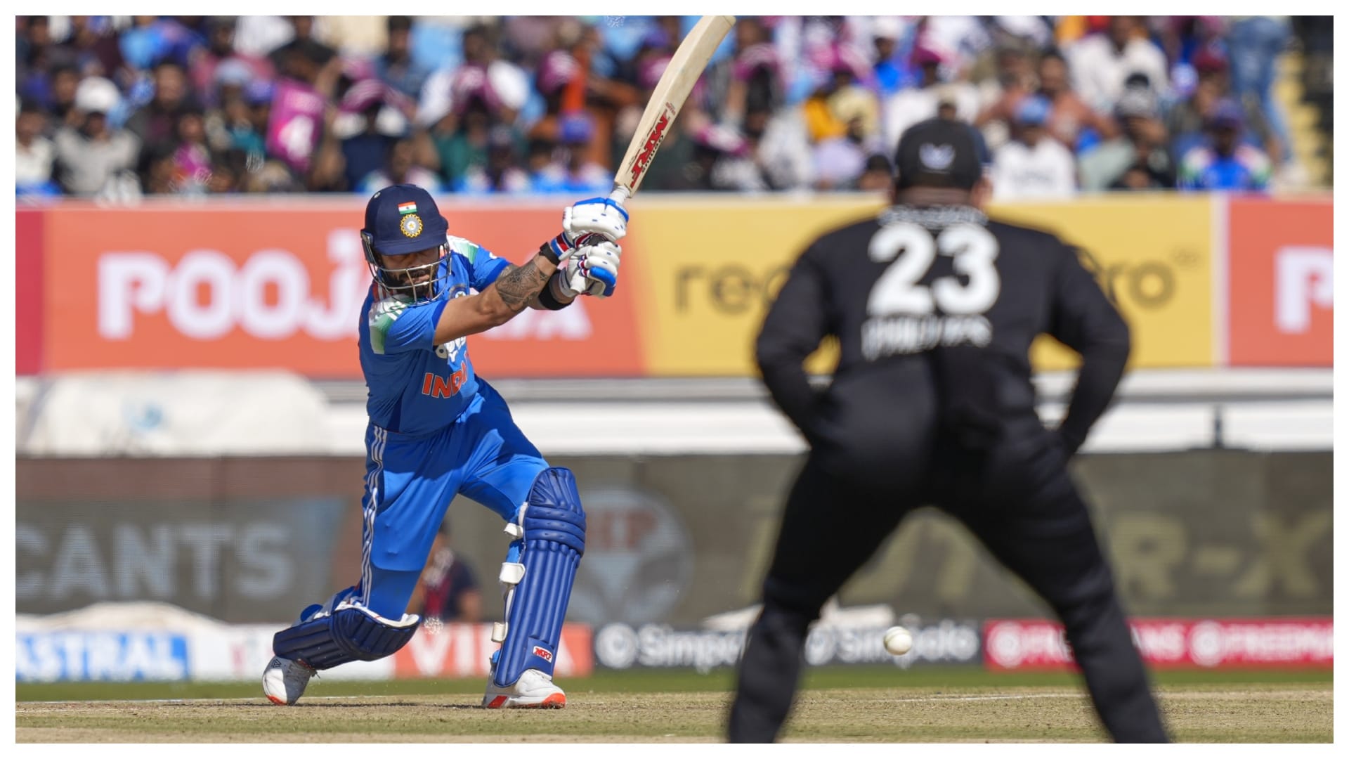 Ind Vs Nz Live Score:न्यूजीलैंड को मिली चौथी सफलता, कोहली 23 रन बनाकर ...