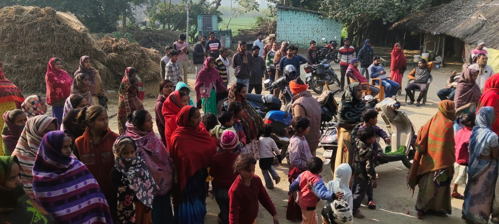 Ambedkarnagar:चोरों ने रात के अंधेरे में ग्राम प्रधान सहित पांच घरों को ...