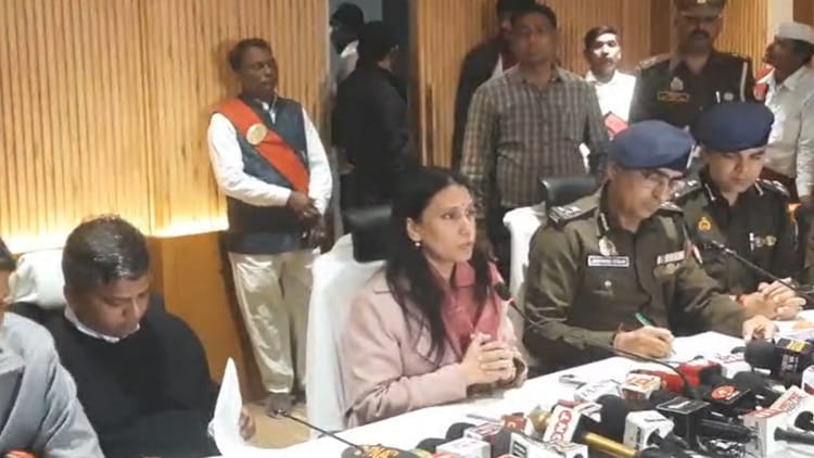 Prayagraj :मेलाधिकारी बोले- स्वामी अविमुक्तेश्वरानंद को शंकराचार्य का ...