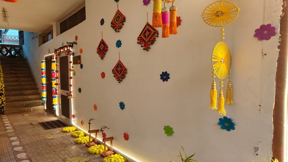 Basant Panchami 2026:वसंती रंग में रंगा दयालबाग, घरों से खेतों तक उत्सव ...
