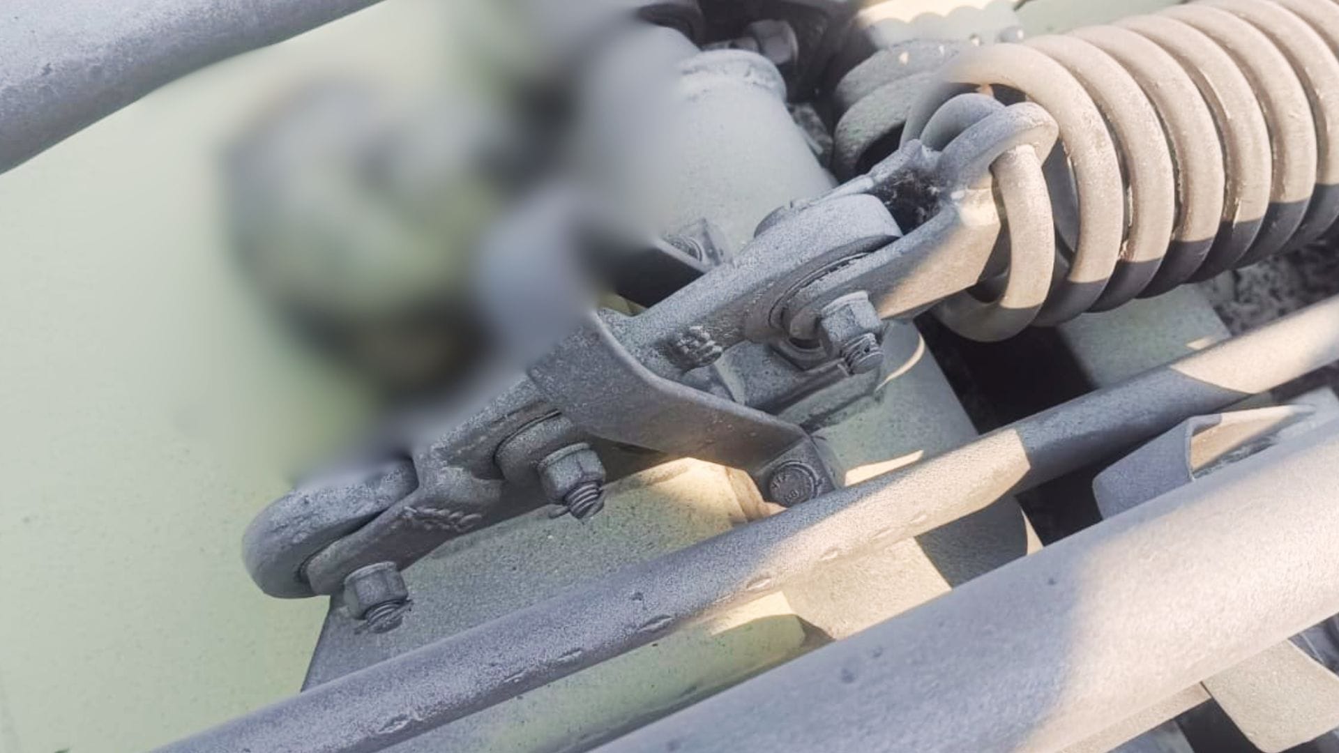 Up:मालगाड़ी की इंजन पर चढ़ा युवक...जलकर मौत, ओएचई का लाइन काट कर निकाली ...