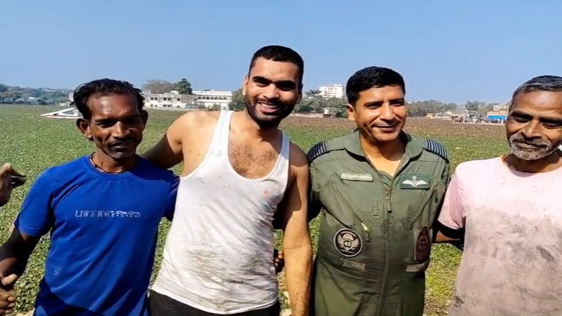 Up:प्रयागराज में केपी कॉलेज के पास वायुसेना का ट्रेनी विमान क्रैश ...