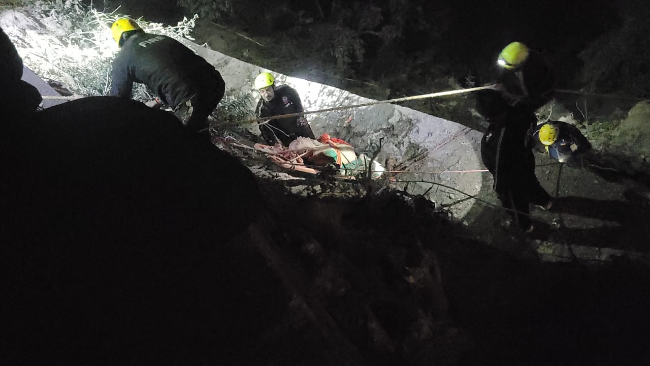 Mussoorie:पानी बैंड के पास हादसा, सेल्फी के चक्कर में खाई में गिरा ...