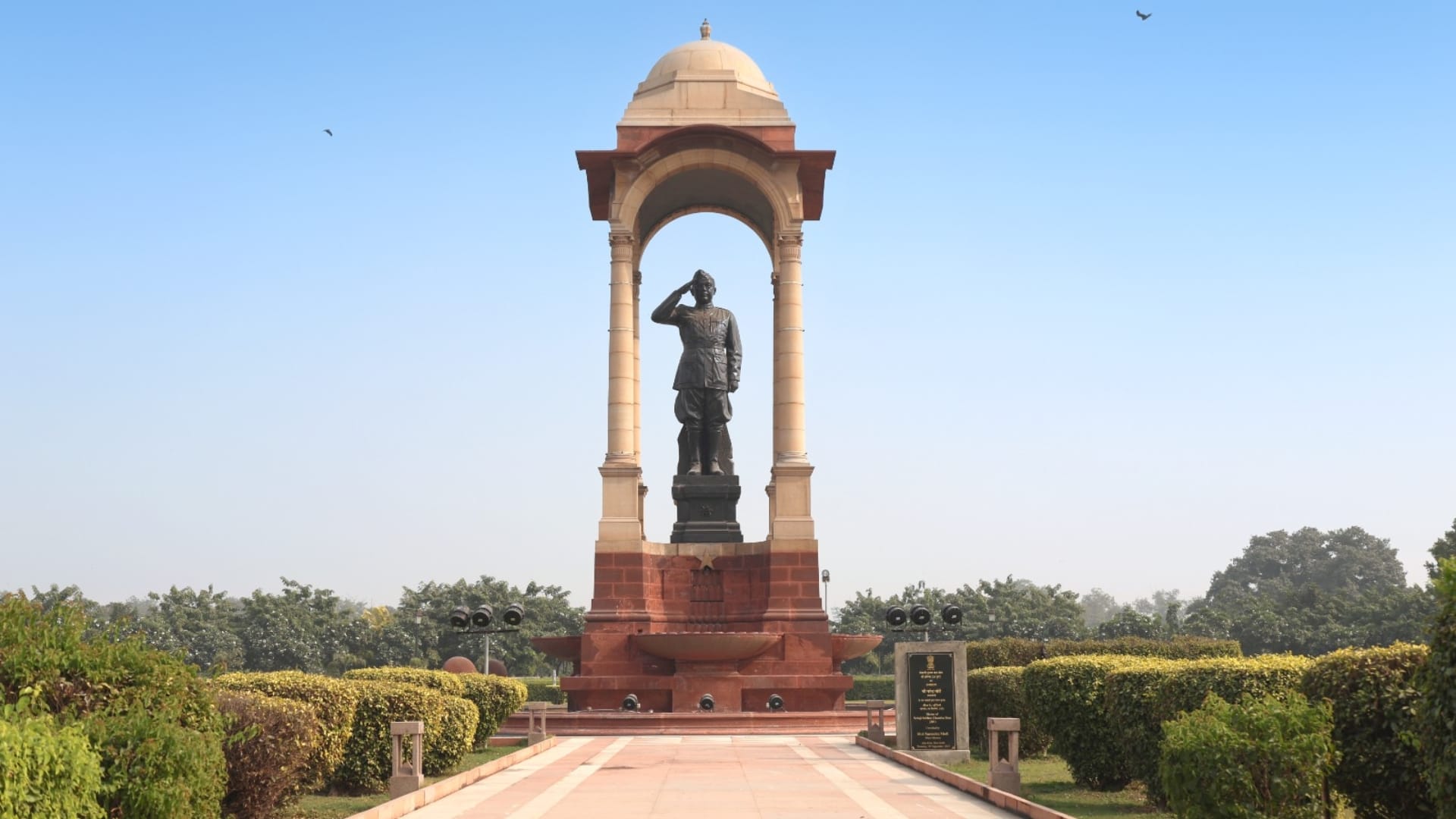 Subhas Chandra Bose:नेताजी सुभाष चंद्र बोस का जीवन परिचय, स्वतंत्रता ...