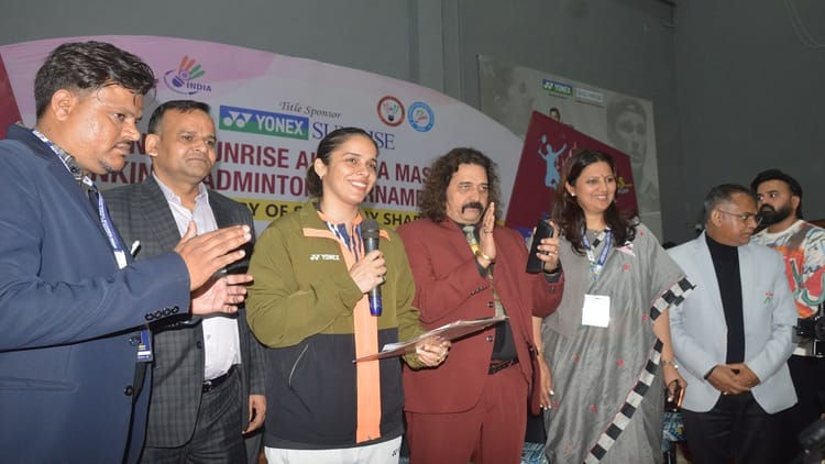 Up:'फिट रहने के लिए खेल से जुड़ें', आगरा में बैडमिंटन खिलाड़ी साइना ...