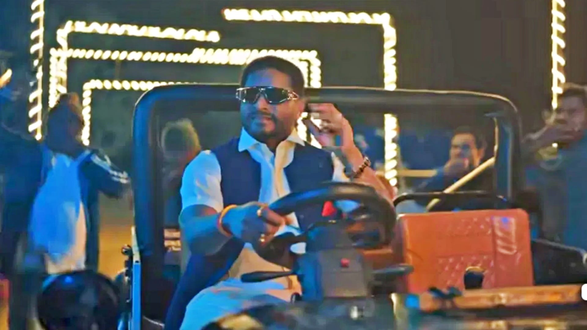 Jmm Mla Dashrath Gagrai Seen In A Music Video, Goes Viral On Social ...