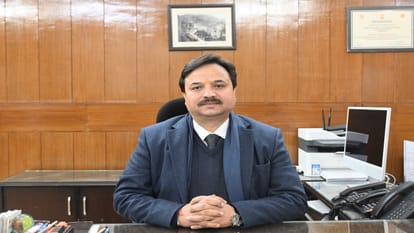 Shimla:चुनाव चिह्न आवंटन में कोताही बरतने पर डीसी ने एआरओ को किया ...