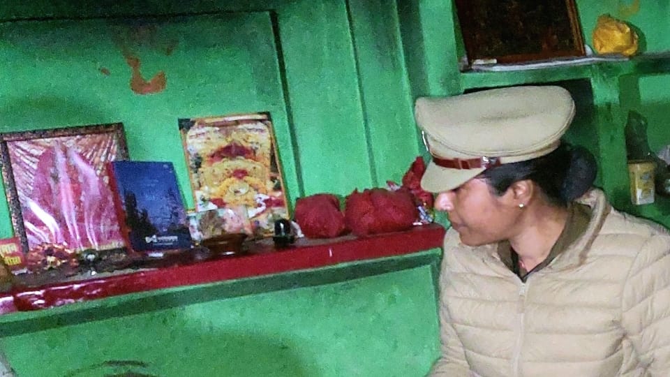 चार हत्या और सुसाइड:लाल पोटलियों में पांच मौतों का राज!, घर में भी दो ...