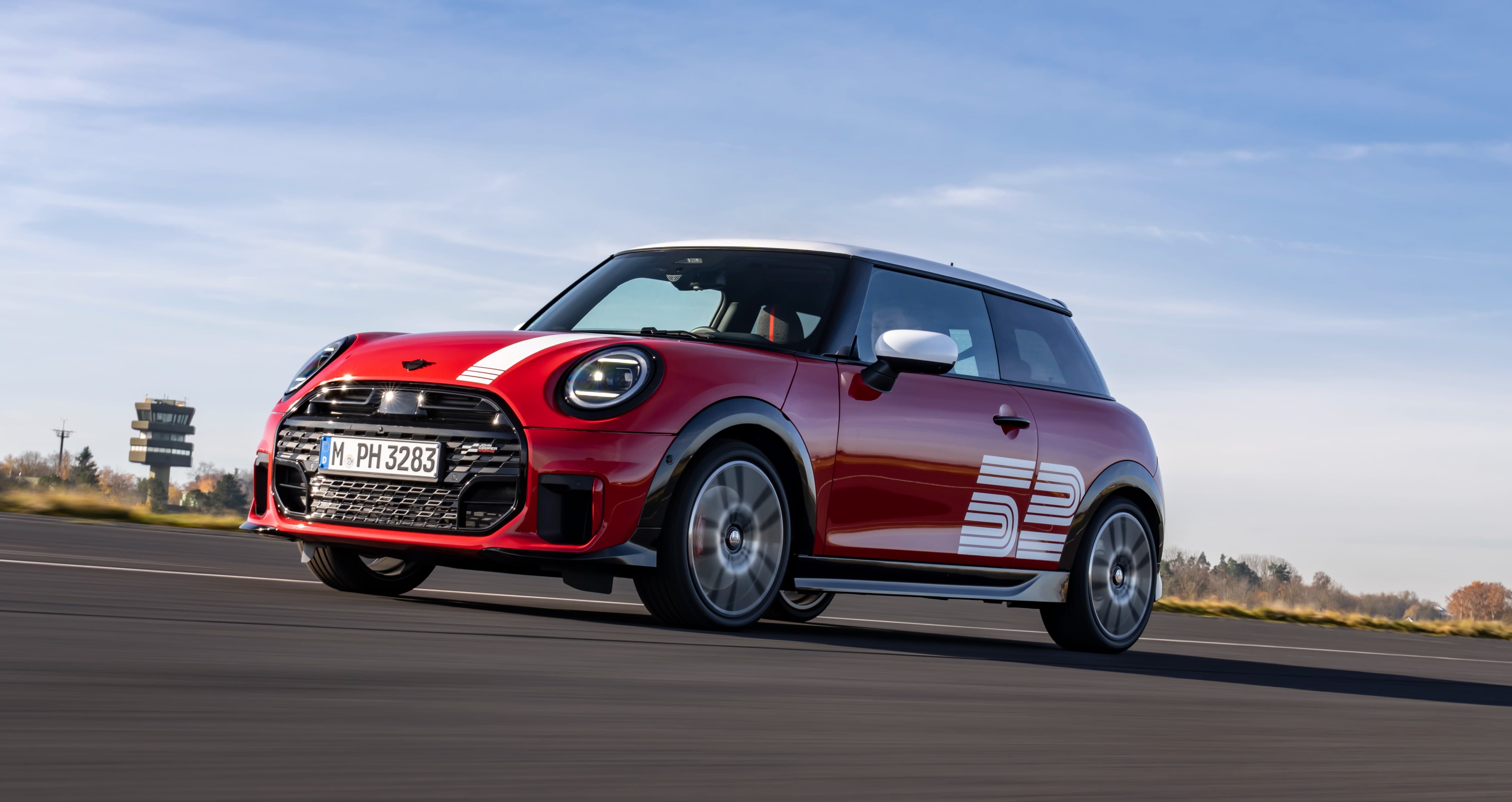 Mini:1965 की जीत की याद में मिनी जॉन कूपर वर्क्स 1965 विक्ट्री एडिशन ...