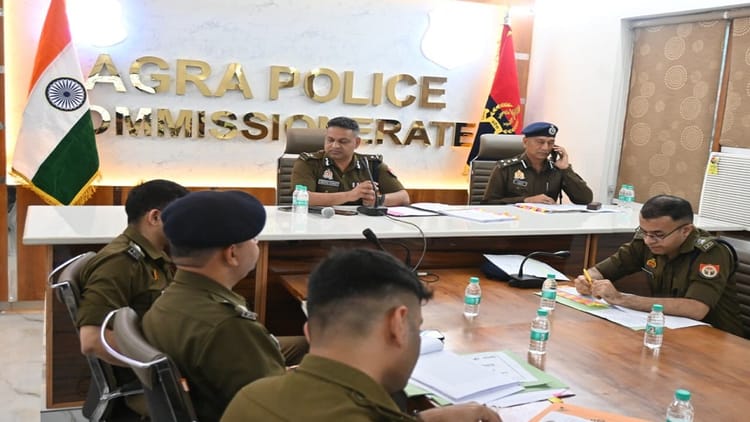 Up Police:चार बदमाश किए ढेर, महिला अपराध में आई कमी; आगरा पुलिस का ...