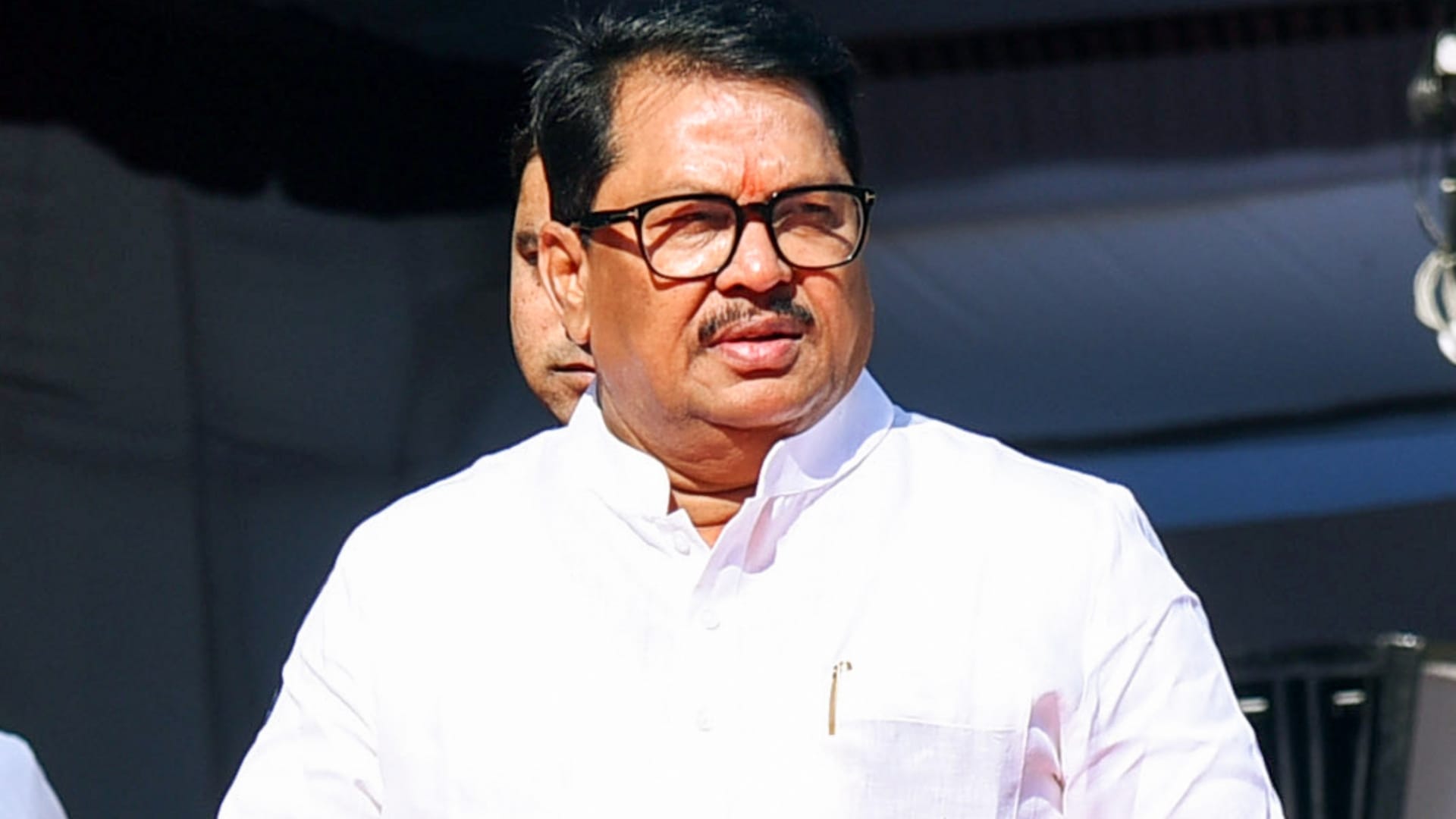 Maharashtra:विधानसभा में Midc जमीन आवंटन पर हंगामा, कांग्रेस ने लगाए ...