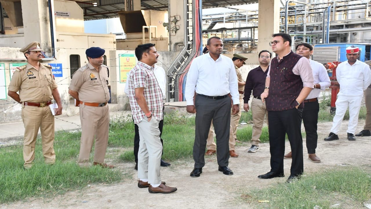 Hpcl Murder Case:एसआईटी बदायूं पहुंची, प्लांट में घटनास्थल का निरीक्षण ...
