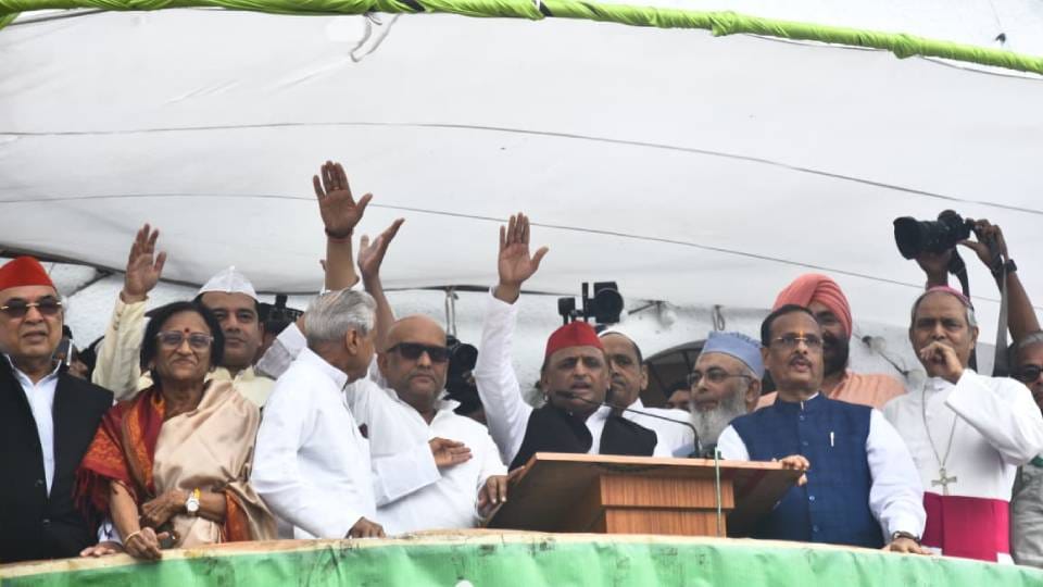 Eid 2026:मुबारकबाद देने ऐशबाग ईदगाह पहुंचे अखिलेश यादव; ईद की खुशियों ...